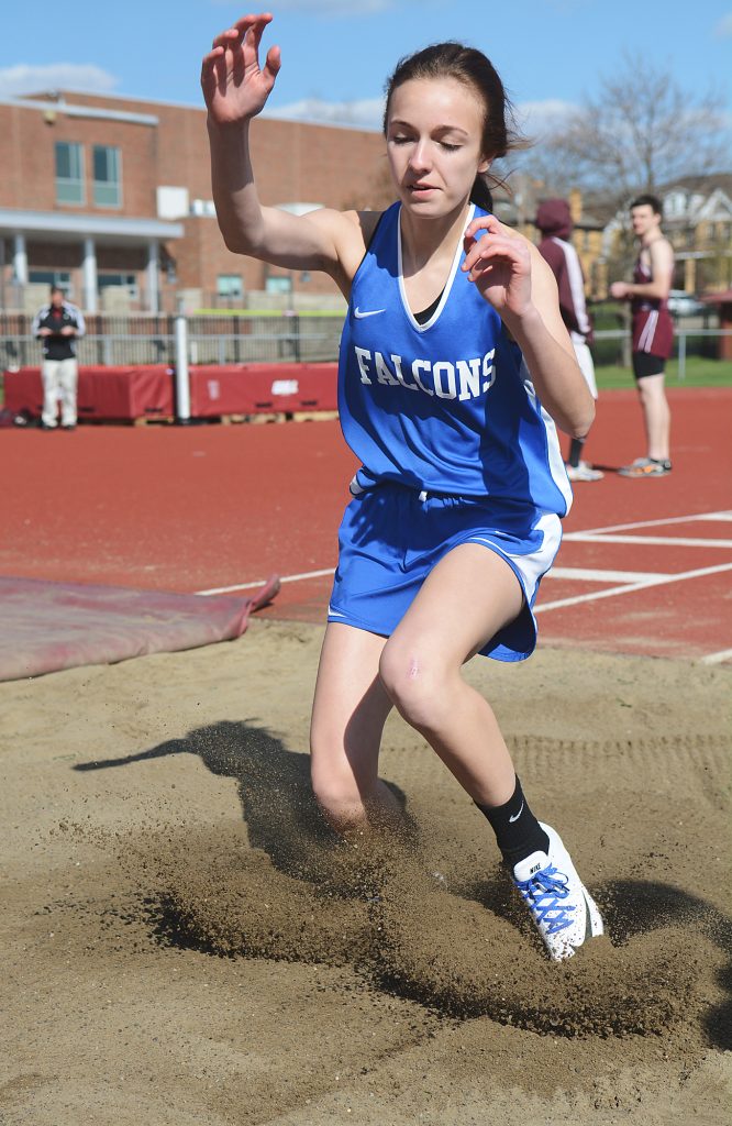 Lady Raiders breeze to triangular sweep - Herald-Standard